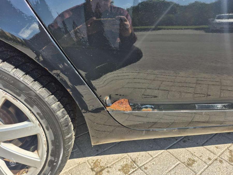 Black Audi A6 2007 in Siauliai, with an engine capacity of 1.97 L and mileage of 277 thousand km for 1700 €, photo 12 on AUTOMOTO.COM.LV