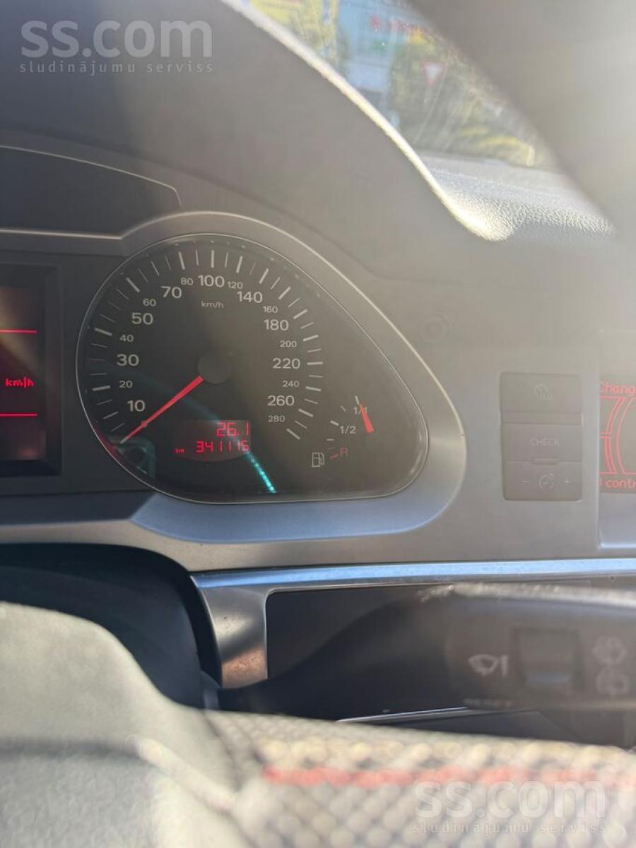 Black Audi A6 2007 in Riga, with an engine capacity of 3.00 L and mileage of 341 thousand km for 2650 €, photo 6 on AUTOMOTO.COM.LV