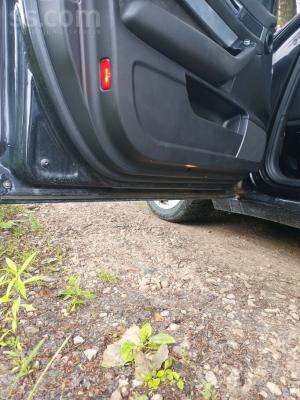 Black Audi A6 2008 in Jelgava, with an engine capacity of 2.00 L and mileage of 348 thousand km for 2950 €, photo 11 on AUTOMOTO.COM.LV