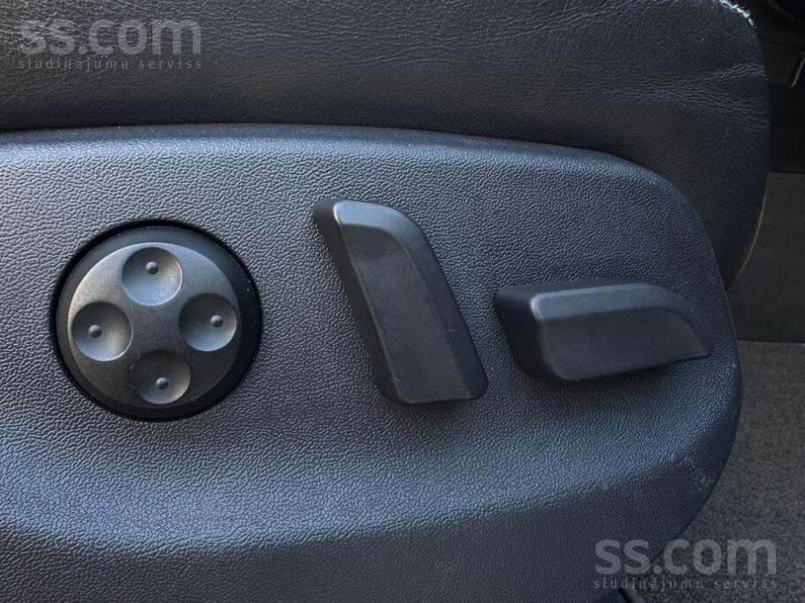Black Audi A6 2008 in Riga, with an engine capacity of 3.00 L and mileage of 354 thousand km for 3990 €, photo 19 on AUTOMOTO.COM.LV