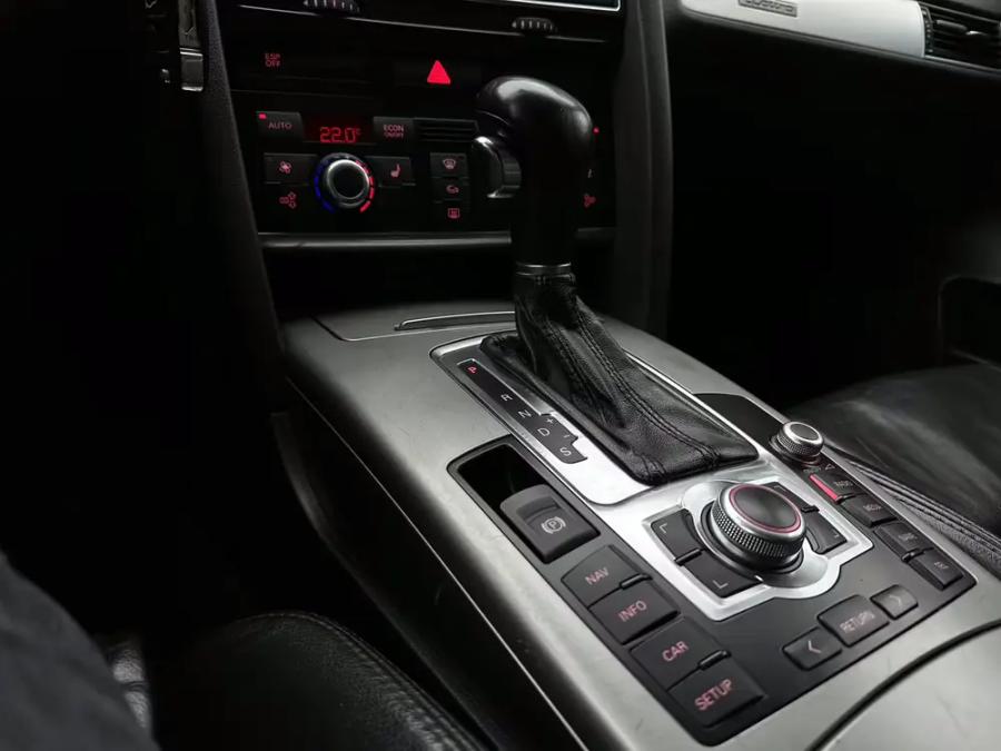 Black Audi A6 2008 in Riga, with an engine capacity of 3.00 L and mileage of 374 thousand km for 4990 €, photo 20 on AUTOMOTO.COM.LV