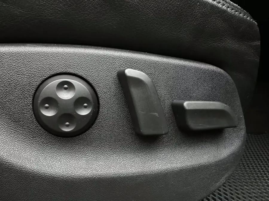 Black Audi A6 2008 in Riga, with an engine capacity of 3.00 L and mileage of 374 thousand km for 4990 €, photo 25 on AUTOMOTO.COM.LV