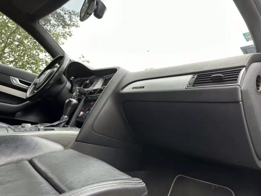Black Audi A6 2008 in Riga, with an engine capacity of 3.00 L and mileage of 356 thousand km for 4990 €, photo 16 on AUTOMOTO.COM.LV