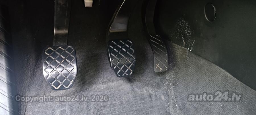 Melns Audi A6 2008 Tallina, ar dzinēja tilpumu 2.00 L un nobraukumu 330 tūkst. km par 3500 €, foto 15 vietnē AUTOMOTO.COM.LV