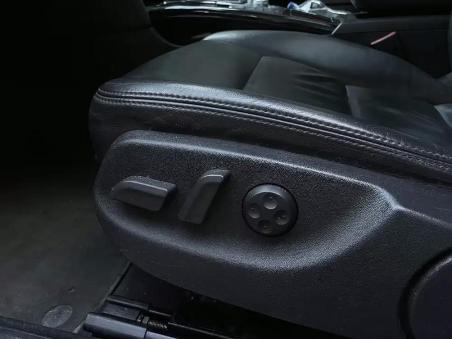 Black Audi A6 2009 in Riga, with an engine capacity of 2.70 L and mileage of 246 thousand km for 3000 €, photo 13 on AUTOMOTO.COM.LV
