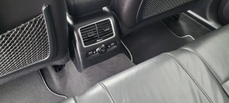 Black Audi A6 2009 in Riga, with an engine capacity of 3.00 L and mileage of 247 thousand km for 8900 €, photo 19 on AUTOMOTO.COM.LV