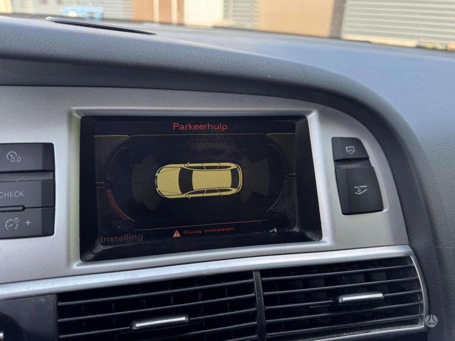 Black Audi A6 2009 in Alytus, with an engine capacity of 3.00 L and mileage of 298 thousand km for 4250 €, photo 15 on AUTOMOTO.COM.LV