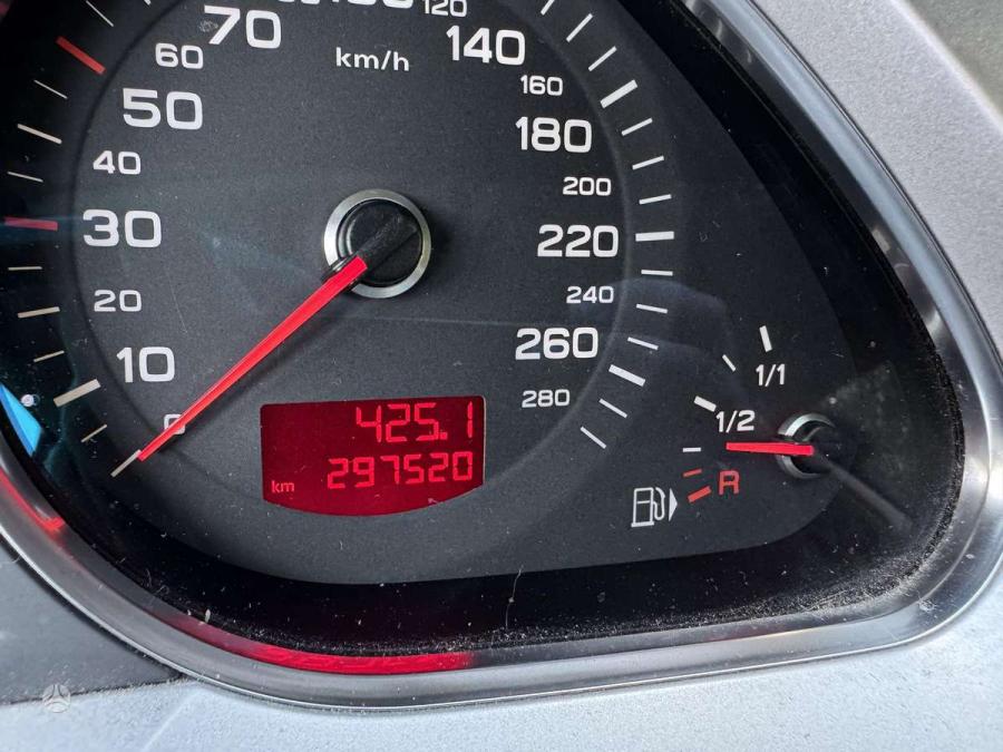 Black Audi A6 2009 in Alytus, with an engine capacity of 3.00 L and mileage of 298 thousand km for 4250 €, photo 29 on AUTOMOTO.COM.LV