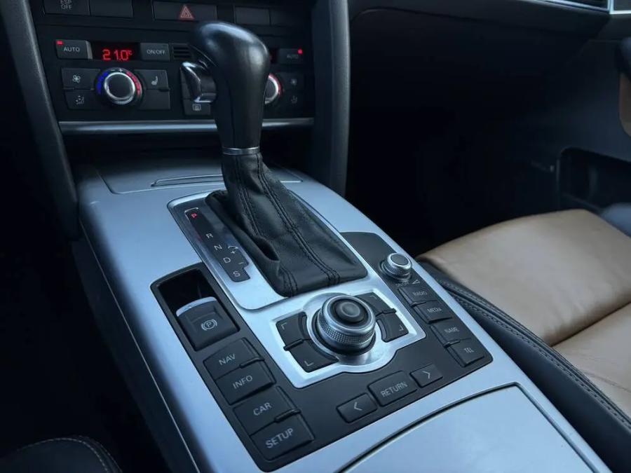 Black Audi A6 2009 in Riga, with an engine capacity of 3.00 L and mileage of 325 thousand km for 5990 €, photo 26 on AUTOMOTO.COM.LV