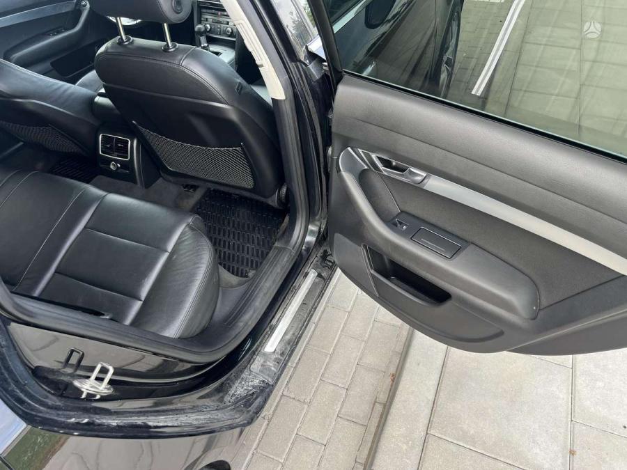 Melns Audi A6 2010 Viļņa, ar dzinēja tilpumu 1.97 L un nobraukumu 298 tūkst. km par 5500 €, foto 17 vietnē AUTOMOTO.COM.LV