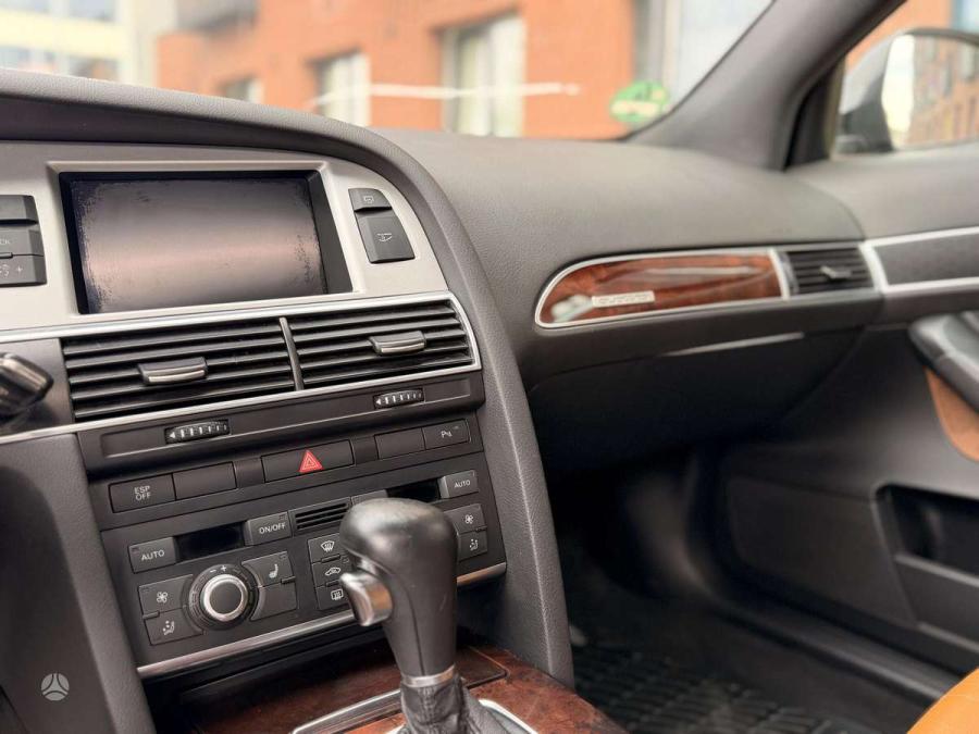 Black Audi A6 2010 in Vilnius, with an engine capacity of 2.70 L and mileage of 410 thousand km for 2900 €, photo 12 on AUTOMOTO.COM.LV