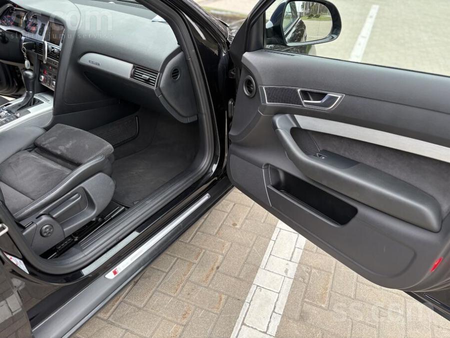 Black Audi A6 2011 in Riga, with an engine capacity of 3.00 L and mileage of 306 thousand km for 7700 €, photo 15 on AUTOMOTO.COM.LV