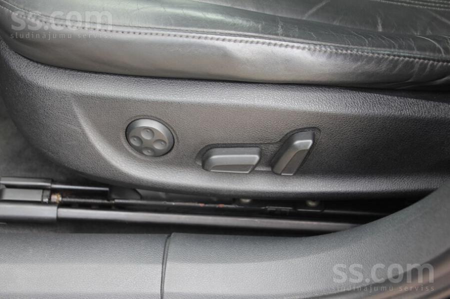 Black Audi A6 2011 in Tukums, with an engine capacity of 3.00 L and mileage of 347 thousand km for 7990 €, photo 36 on AUTOMOTO.COM.LV