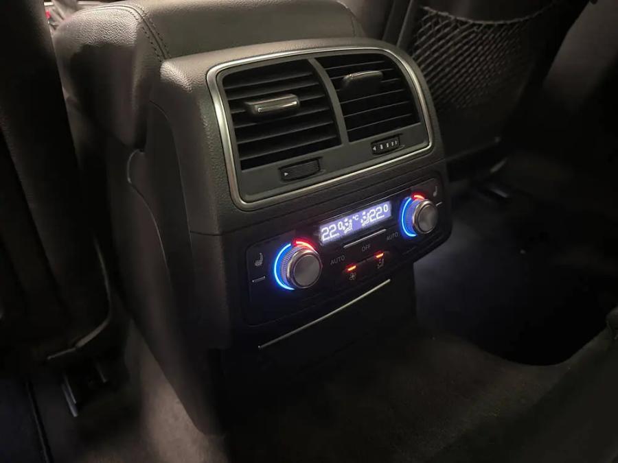 Black Audi A6 2012 in Jurmala, with an engine capacity of 3.00 L and mileage of 331 thousand km for 11995 €, photo 30 on AUTOMOTO.COM.LV