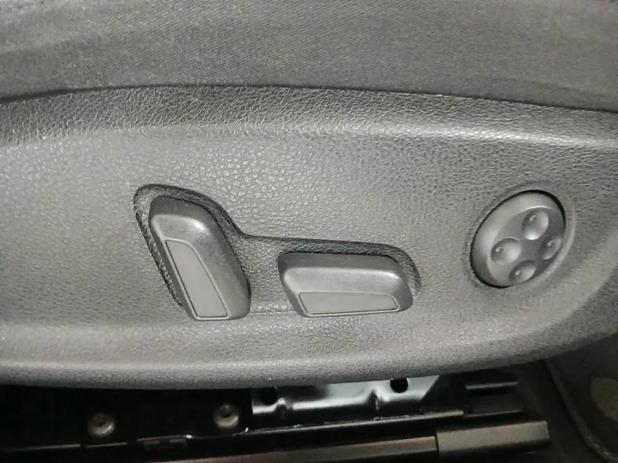 Black Audi A6 2012 in Marupe, with an engine capacity of 2.00 L and mileage of 222 thousand km for 10990 €, photo 27 on AUTOMOTO.COM.LV