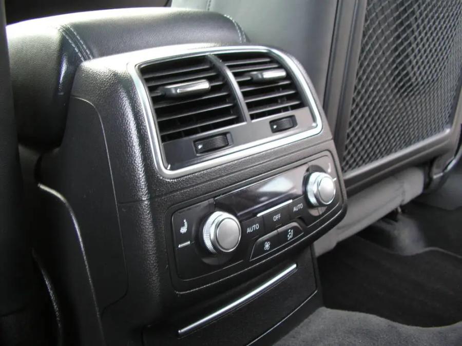 Black Audi A6 2012 in Sigulda, with an engine capacity of 3.00 L and mileage of 247 thousand km for 14950 €, photo 24 on AUTOMOTO.COM.LV