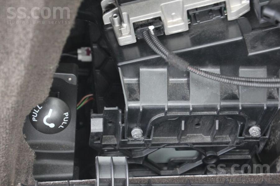 Black Audi A6 2012 in Tukums, with an engine capacity of 3.00 L and mileage of 326 thousand km for 11990 €, photo 34 on AUTOMOTO.COM.LV