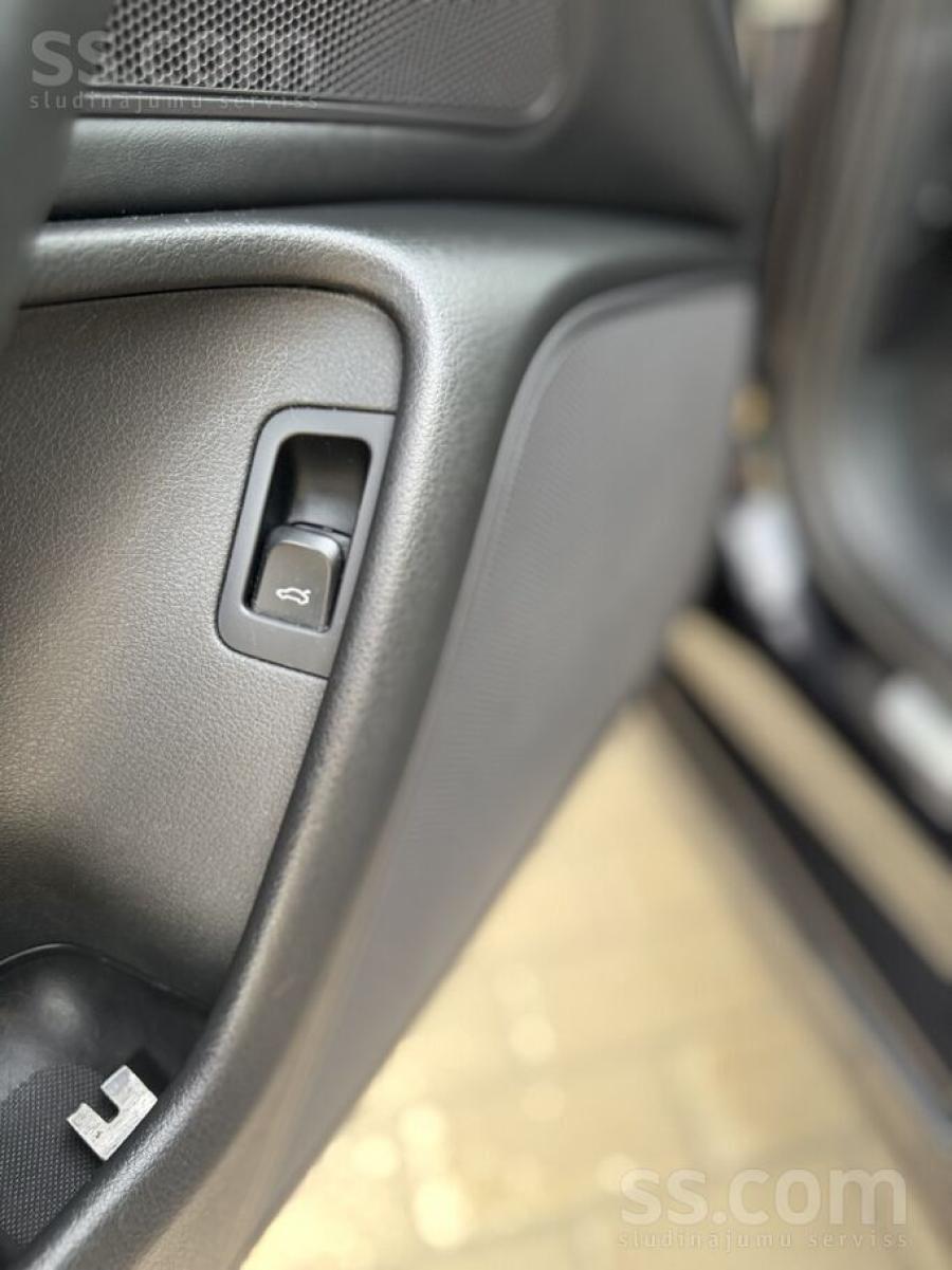Melns Audi A6 2013 Jēkabpils, ar dzinēja tilpumu 3.00 L un nobraukumu 355 tūkst. km par 11990 €, foto 18 vietnē AUTOMOTO.COM.LV