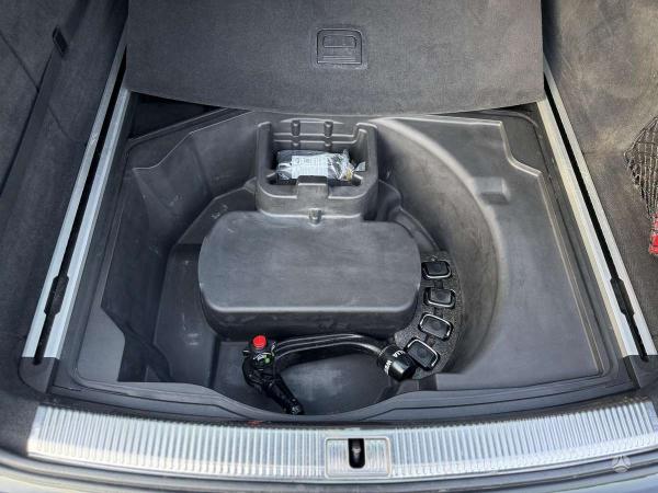 Black Audi A6 2013 in Utena, with an engine capacity of 2.97 L and mileage of 271 thousand km for 10700 €, photo 9 on AUTOMOTO.COM.LV