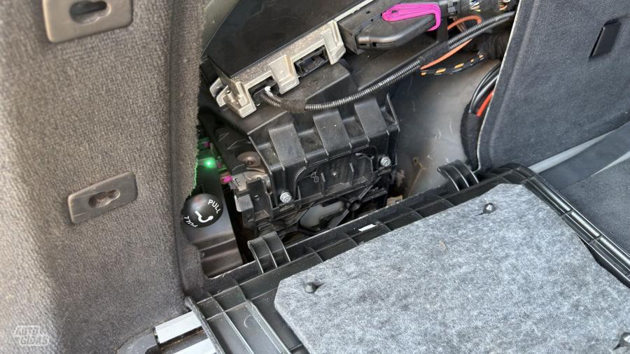 Black Audi A6 2013 in Kaunas, with an engine capacity of 3.00 L and mileage of 332 thousand km for 12000 €, photo 16 on AUTOMOTO.COM.LV