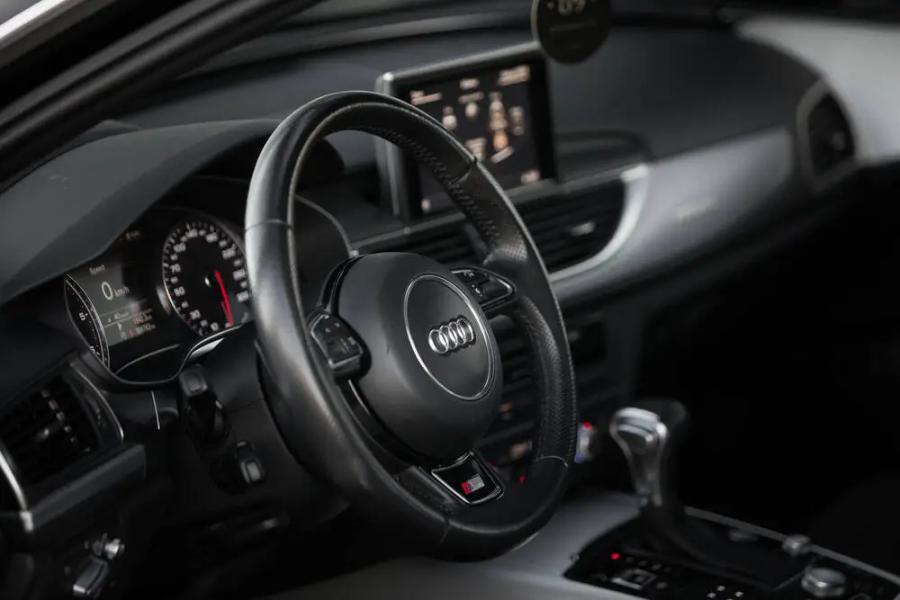 Black Audi A6 2014 in Jelgava, with an engine capacity of 3.00 L and mileage of 189 thousand km for 15900 €, photo 10 on AUTOMOTO.COM.LV