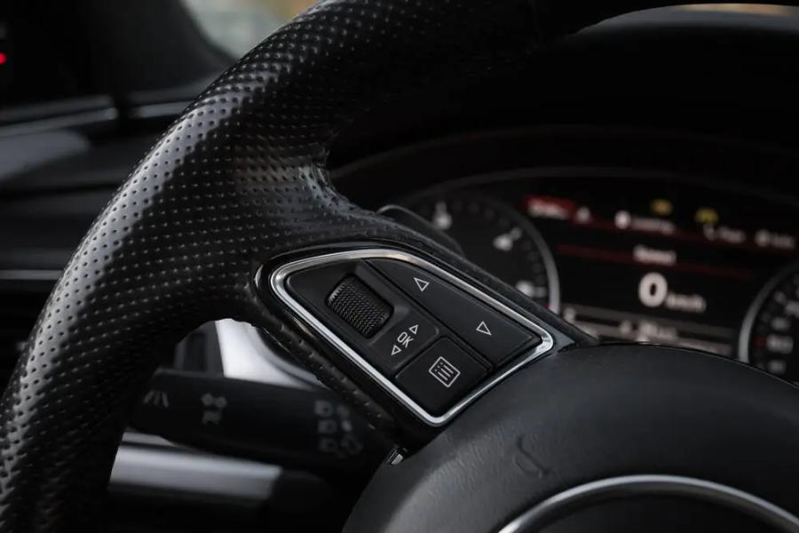 Black Audi A6 2014 in Jelgava, with an engine capacity of 3.00 L and mileage of 189 thousand km for 15900 €, photo 47 on AUTOMOTO.COM.LV