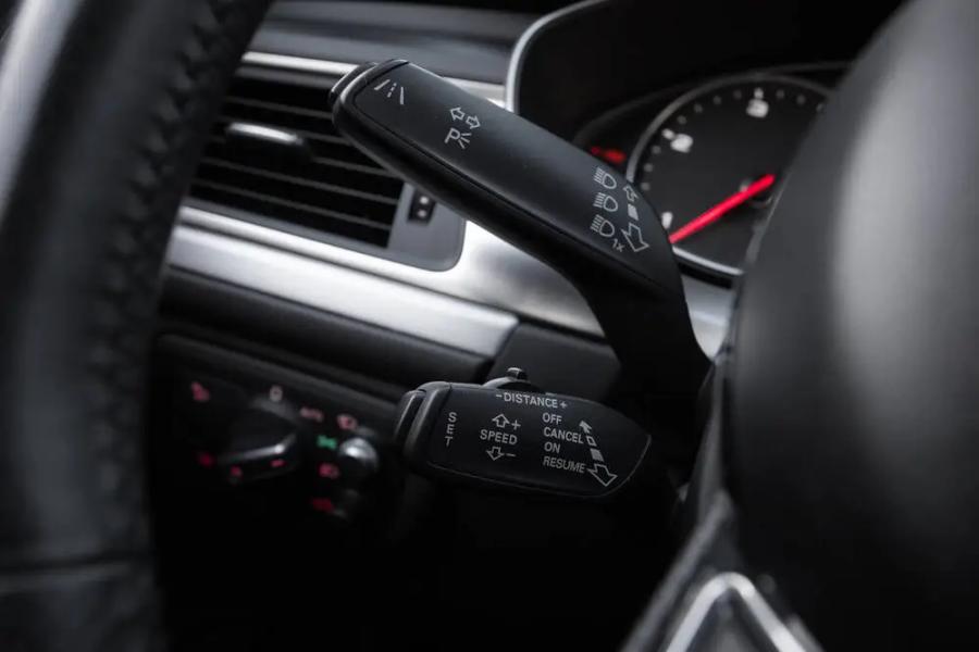 Black Audi A6 2014 in Jelgava, with an engine capacity of 3.00 L and mileage of 189 thousand km for 15900 €, photo 48 on AUTOMOTO.COM.LV