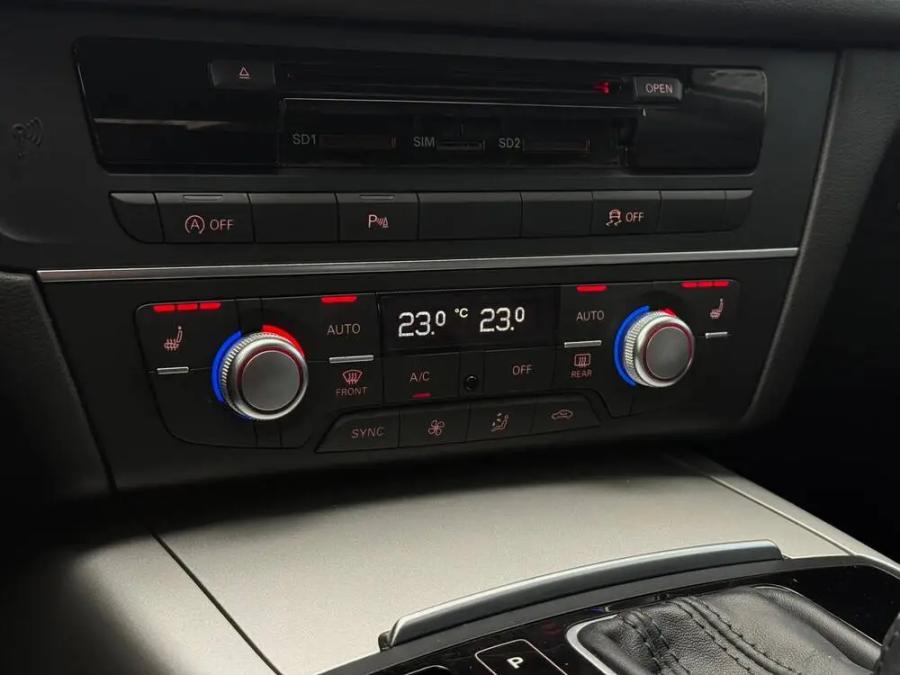 Black Audi A6 2015 in Rezekne, with an engine capacity of 3.00 L and mileage of 359 thousand km for 10490 €, photo 15 on AUTOMOTO.COM.LV