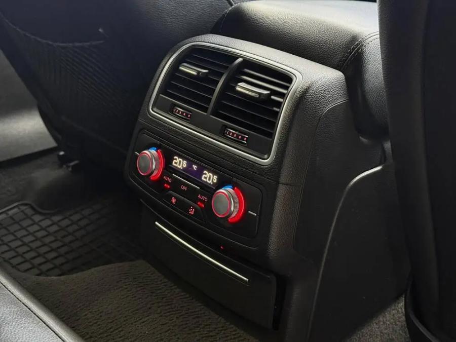 Black Audi A6 2015 in Rezekne, with an engine capacity of 3.00 L and mileage of 359 thousand km for 10490 €, photo 16 on AUTOMOTO.COM.LV