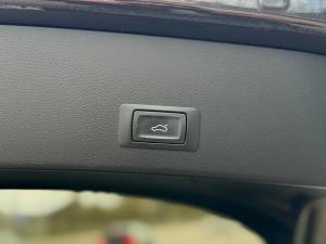 Black Audi A6 2015 in Rezekne, with an engine capacity of 3.00 L and mileage of 359 thousand km for 10490 €, photo 18 on AUTOMOTO.COM.LV