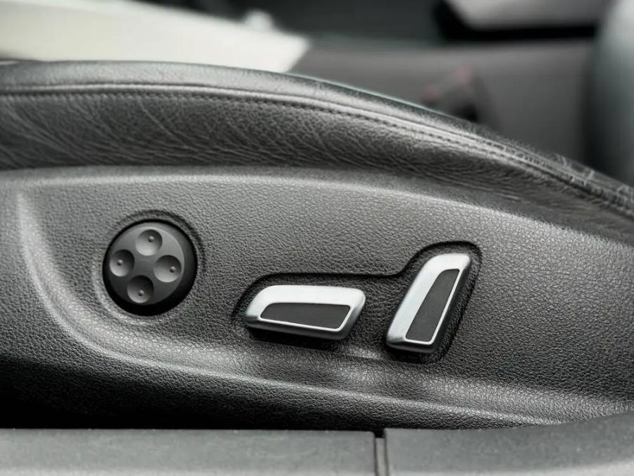 Black Audi A6 2015 in Rezekne, with an engine capacity of 3.00 L and mileage of 359 thousand km for 10490 €, photo 20 on AUTOMOTO.COM.LV