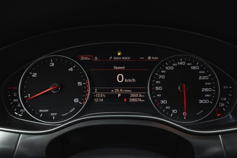 Black Audi A6 2015 in Ventspils, with an engine capacity of 3.00 L and mileage of 296 thousand km for 12150 €, photo 23 on AUTOMOTO.COM.LV