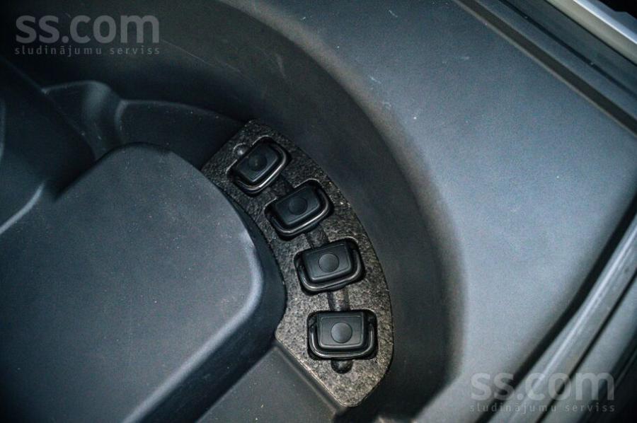 Black Audi A6 2016 in Riga, with an engine capacity of 3.00 L and mileage of 179 thousand km for 14990 €, photo 28 on AUTOMOTO.COM.LV