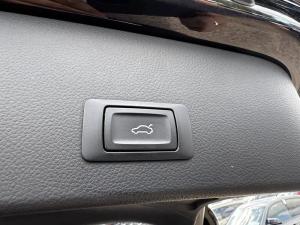 Black Audi A6 2017 in Daugavpils, with an engine capacity of 3.00 L and mileage of 238 thousand km for 15900 €, photo 19 on AUTOMOTO.COM.LV