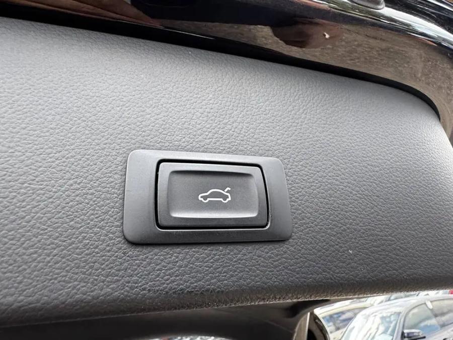 Black Audi A6 2017 in Daugavpils, with an engine capacity of 3.00 L and mileage of 238 thousand km for 15900 €, photo 19 on AUTOMOTO.COM.LV