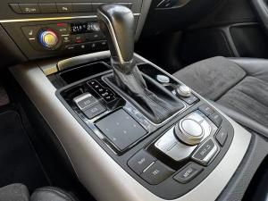 Black Audi A6 2017 in Daugavpils, with an engine capacity of 3.00 L and mileage of 238 thousand km for 15900 €, photo 29 on AUTOMOTO.COM.LV