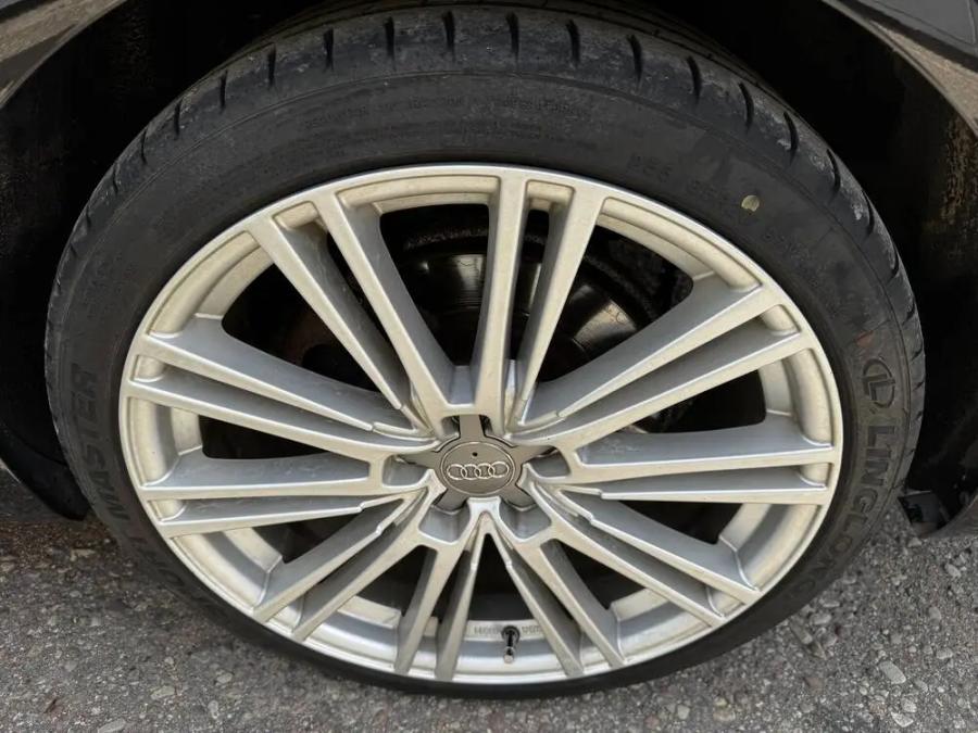 Black Audi A6 2017 in Daugavpils, with an engine capacity of 3.00 L and mileage of 238 thousand km for 15900 €, photo 38 on AUTOMOTO.COM.LV