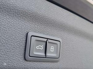 Black Audi A6 2018 in Vilnius, with an engine capacity of 1.97 L and mileage of 286 thousand km for 19950 €, photo 29 on AUTOMOTO.COM.LV