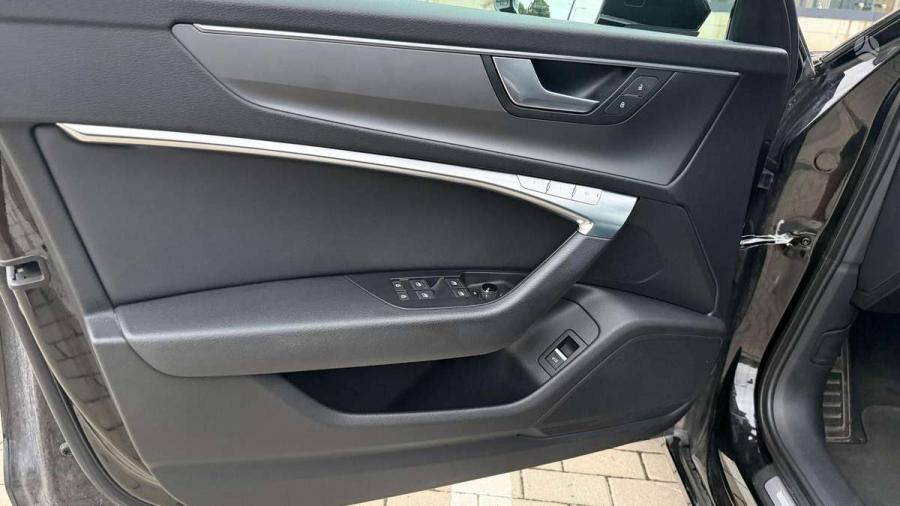 Black Audi A6 2018 in Vilnius, with an engine capacity of 2.97 L and mileage of 232 thousand km for 23500 €, photo 13 on AUTOMOTO.COM.LV
