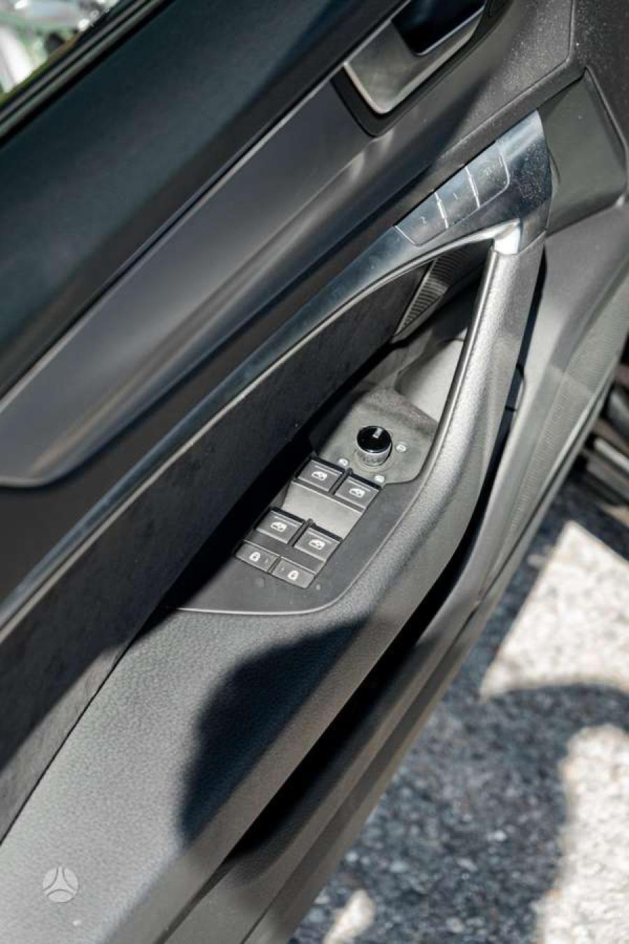 Black Audi A6 2019 in Klaipeda, with an engine capacity of 3.00 L and mileage of 141 thousand km for 25000 €, photo 23 on AUTOMOTO.COM.LV