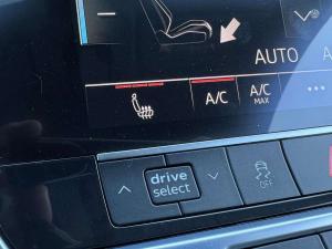 Black Audi A6 2019 in Jonava, with an engine capacity of 2.00 L and mileage of 205 thousand km for 17499 €, photo 50 on AUTOMOTO.COM.LV