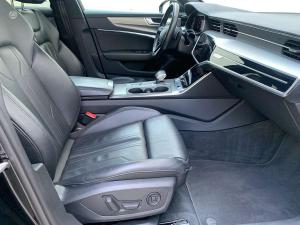 Black Audi A6 2020 in Riga, with an engine capacity of 2.97 L and mileage of 231 thousand km for 21999 €, photo 12 on AUTOMOTO.COM.LV