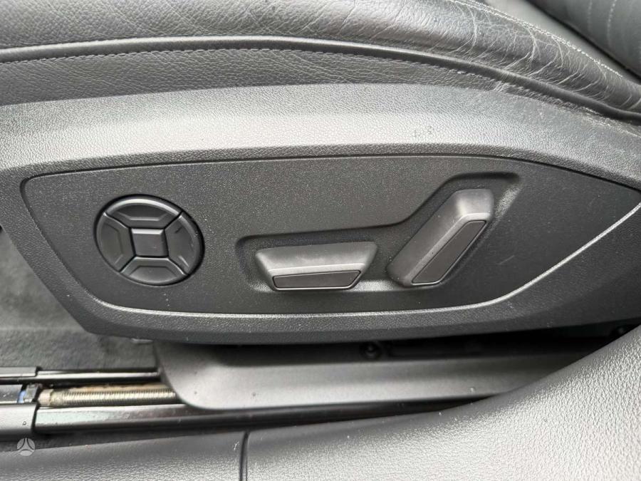 Black Audi A6 2020 in Kaunas, with an engine capacity of 3.00 L and mileage of 175 thousand km for 23750 €, photo 20 on AUTOMOTO.COM.LV