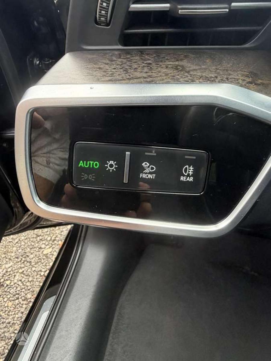 Black Audi A6 2020 in Kaunas, with an engine capacity of 3.00 L and mileage of 175 thousand km for 23750 €, photo 29 on AUTOMOTO.COM.LV
