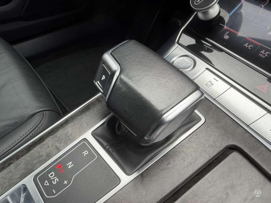 Black Audi A6 2020 in Kaunas, with an engine capacity of 3.00 L and mileage of 175 thousand km for 23750 €, photo 33 on AUTOMOTO.COM.LV