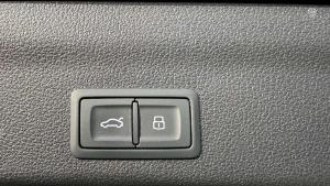 Black Audi A6 2021 in Vilnius, with an engine capacity of 1.97 L and mileage of 139 thousand km for 25290 €, photo 28 on AUTOMOTO.COM.LV