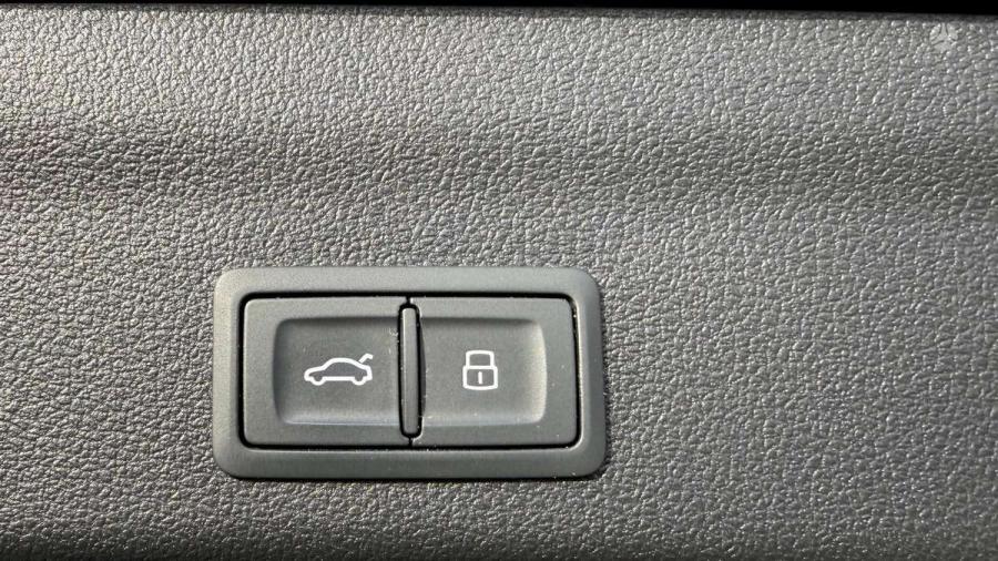 Black Audi A6 2021 in Vilnius, with an engine capacity of 1.97 L and mileage of 139 thousand km for 25290 €, photo 28 on AUTOMOTO.COM.LV