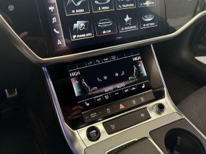 Black Audi A6 2022 in Vilnius, with an engine capacity of 2.00 L and mileage of 144 thousand km for 31777 €, photo 34 on AUTOMOTO.COM.LV