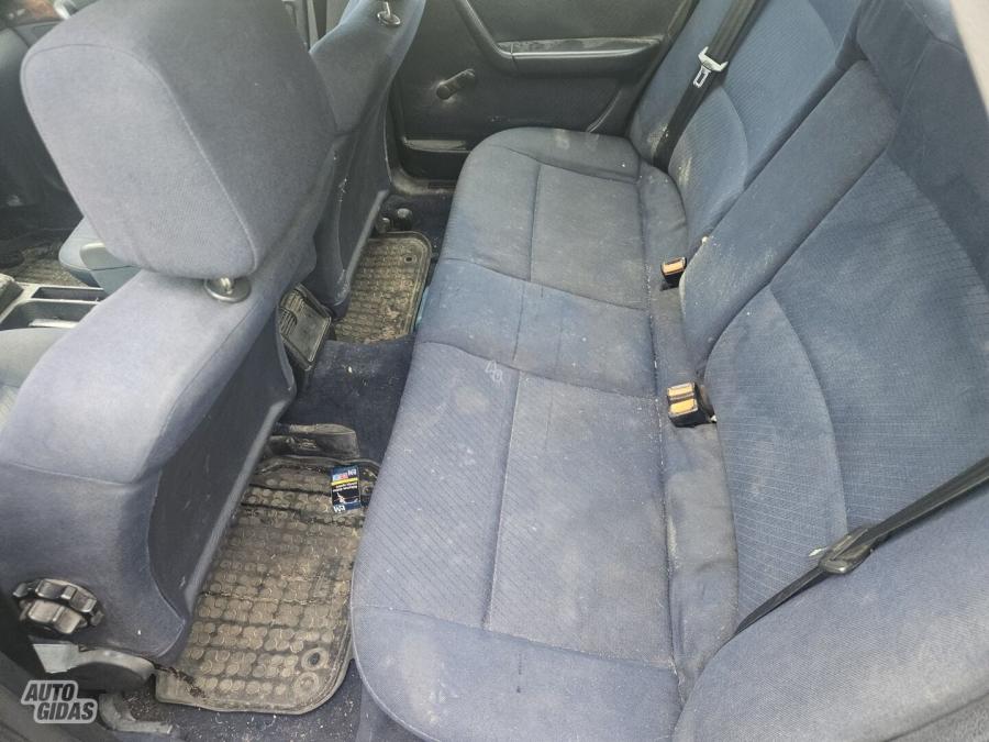 Blue Audi A6 1994 in Jonava, with an engine capacity of 1.90 L and mileage of 308 thousand km for 950 €, photo 10 on AUTOMOTO.COM.LV