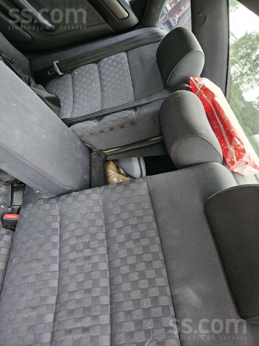 Zils Audi A6 1998 Daugavpils, ar dzinēja tilpumu 1.90 L un nobraukumu 447 tūkst. km par 900 €, foto 6 vietnē AUTOMOTO.COM.LV